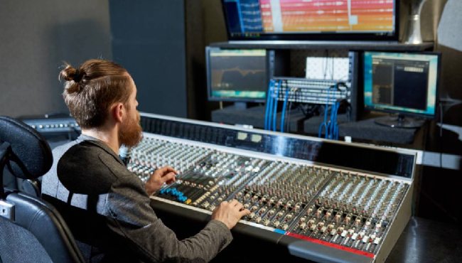 Sound designer - Découvrez la fiche métier (études, salaire, missions ...