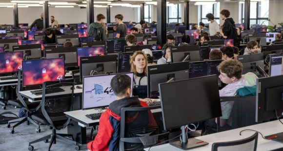L'École 42 inaugure son campus rénové pour réinventer la formation en informatique - L'Etudiant ...