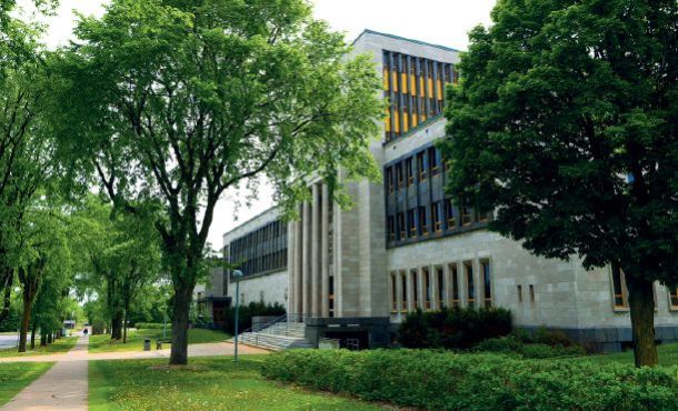 École de commerce en Amérique du Nord : rejoignez FSA ULaval, au Canada ...