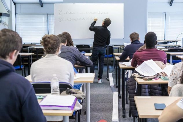 Que prévoit le gouvernement pour réformer la formation des enseignants ...
