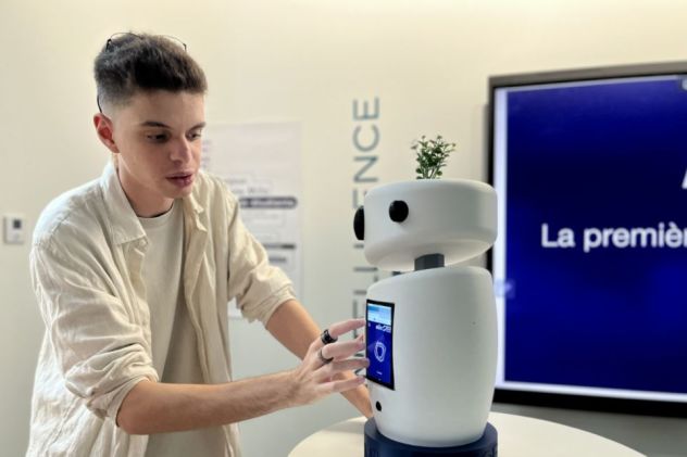 La "rentrée historique" de Milo, le robot IA adopté par les élèves de l ...