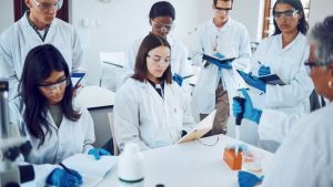 Médecin - Découvrez la fiche métier (études, salaire, missions, qualités requises...) - L'Etudiant