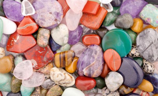 Lithothérapie : Comment bien choisir sa pierre ? - L'Etudiant Trendy
