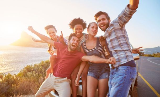 Comment se faire des amis quand on est adulte ? - L'Etudiant Trendy