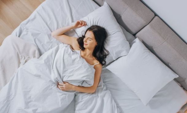 Sommeil : voici la meilleure position pour dormir - L'Etudiant Trendy
